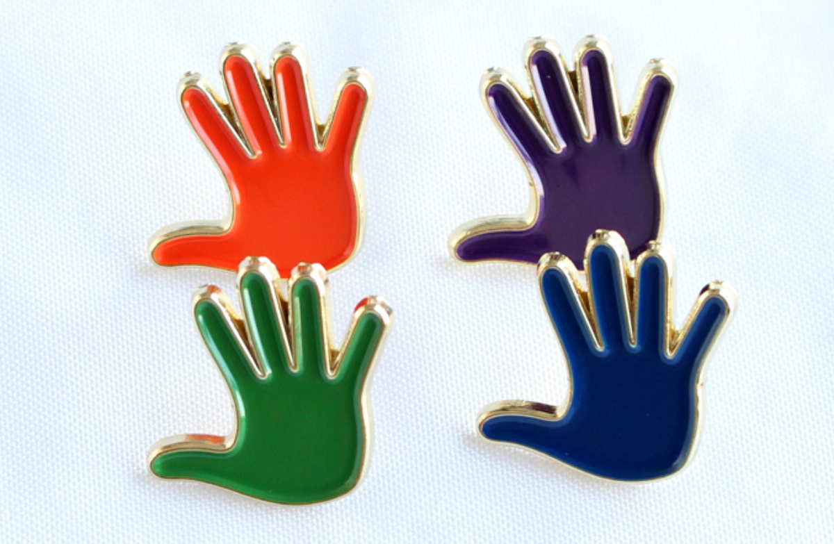 China Professional custom hard enamel lapel pin badge translucent ...